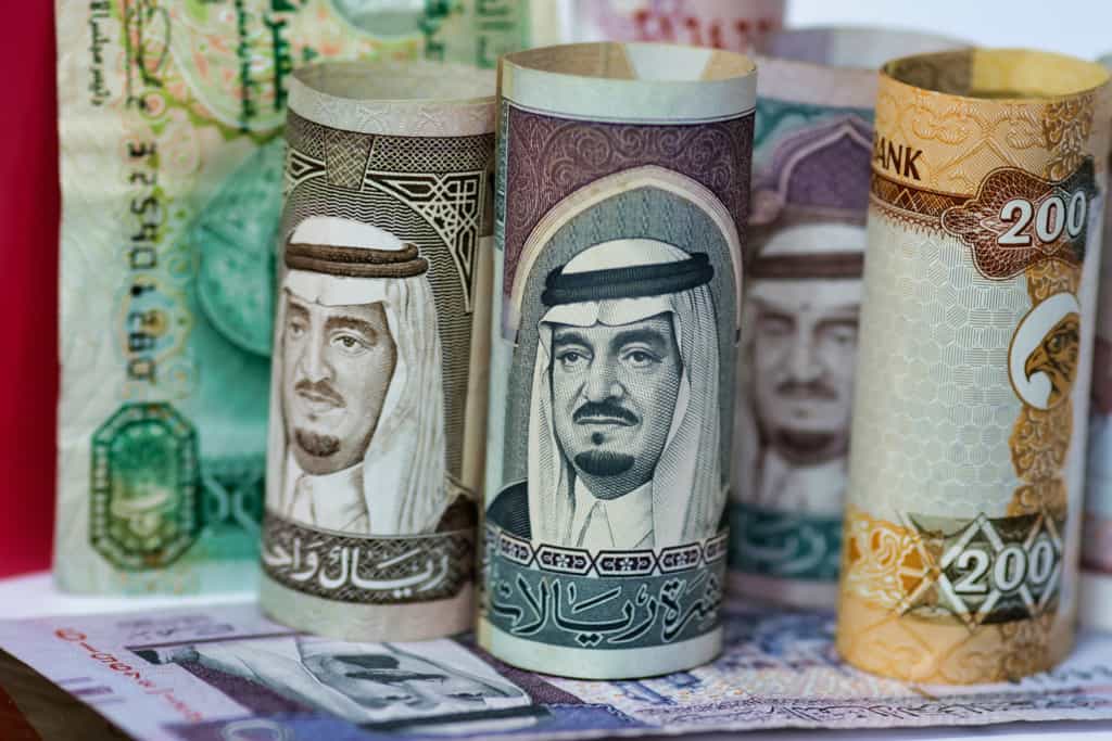Currency in Dubai (AED): bills, exchange rate and where to change it?